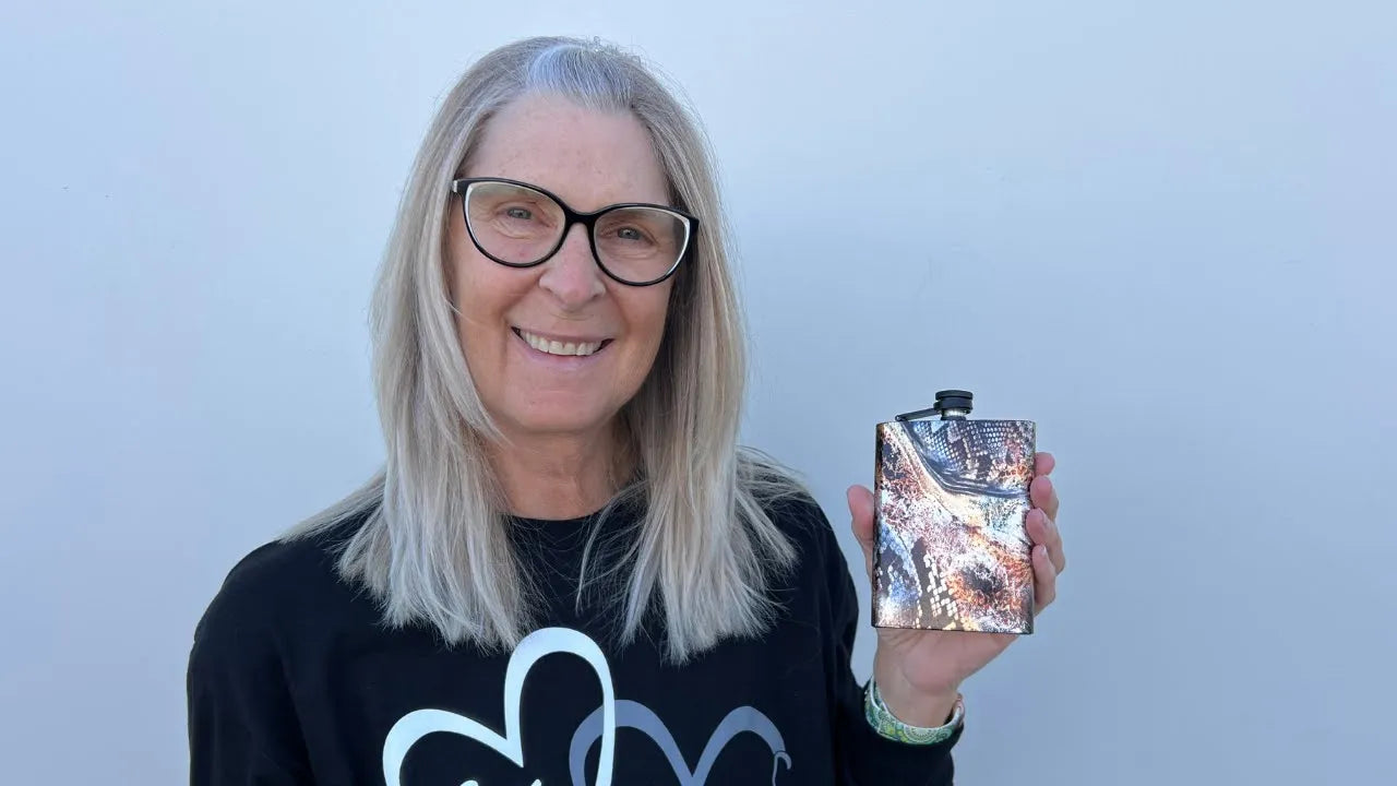 DIY Personalized Flask Using Foils – Artistic Painting Studio